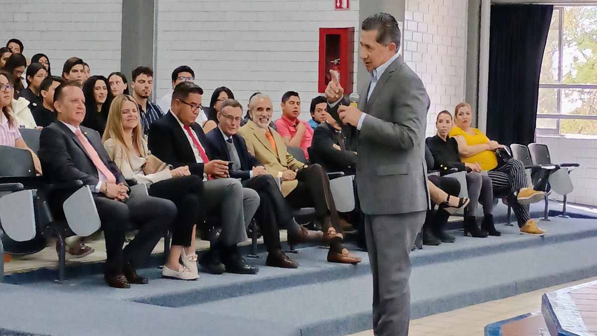 Imparten conferencia sobre desarrollo profesional exitoso en la UMAD ...